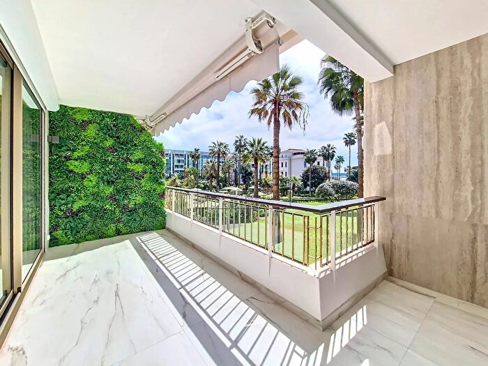 Appartement à vendre - Cannes, Centre-ville - 3 pièces - 2 chambres