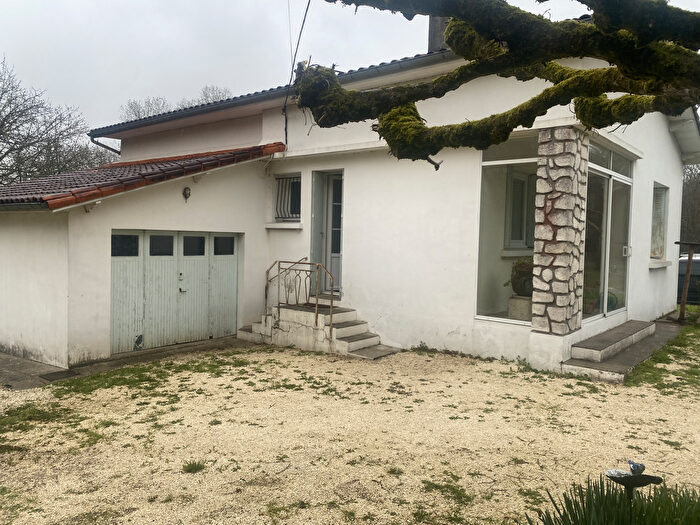 Maison 5 pièces à Saint-Georges-des-Coteaux, à vendre