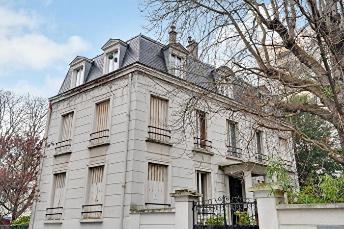 Maison à vendre - Paris e , Bel-Air, Sud - 10 pièces - 7 chambres