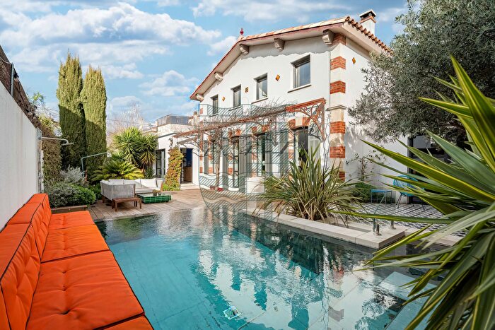 Maison à vendre - Marseille e , Saint-Barnabé - 6 pièces - 5 chambres