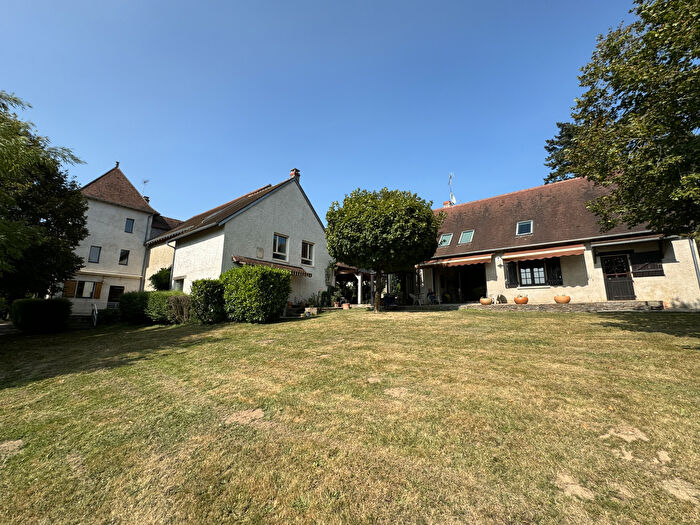 Maison à vendre - Éguzon-Chantôme - 15 pièces - 8 chambres