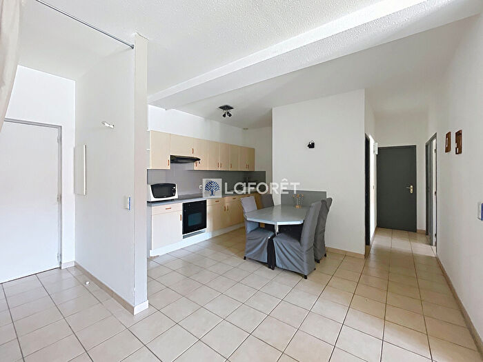 Appartement à louer - Perpignan, Les Remparts - 3 pièces - 2 chambres