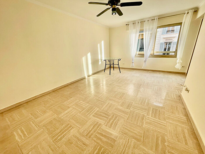 Appartement à louer - Cannes, Carnot - 3 pièces - 2 chambres