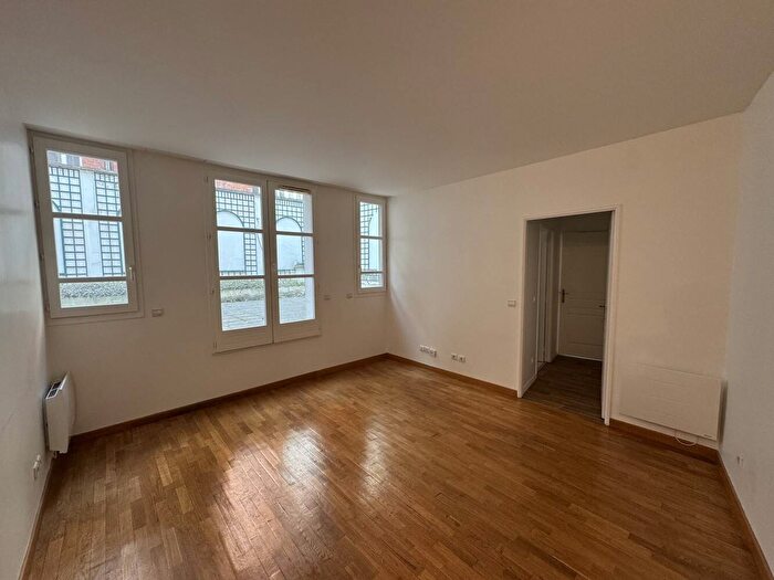 Appartement à louer - Clichy-Trinité, Paris ème arrondissement - 2 pièces - 1 chambre