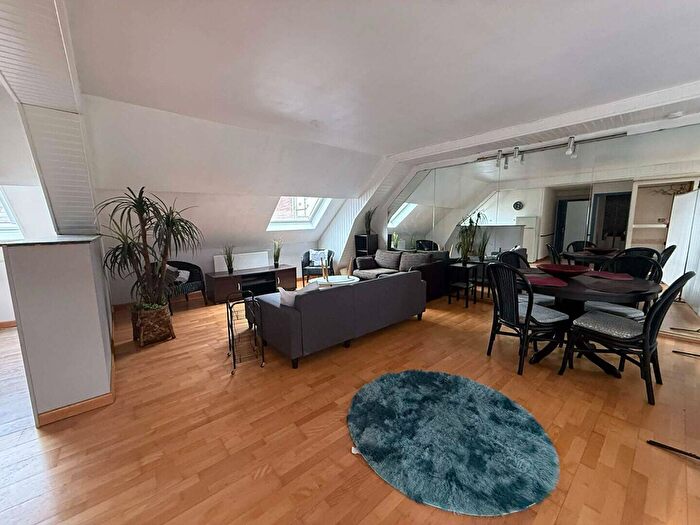 Appartement à louer - Rue de Lille-Faubourg dArras, Béthune - 1 pièce