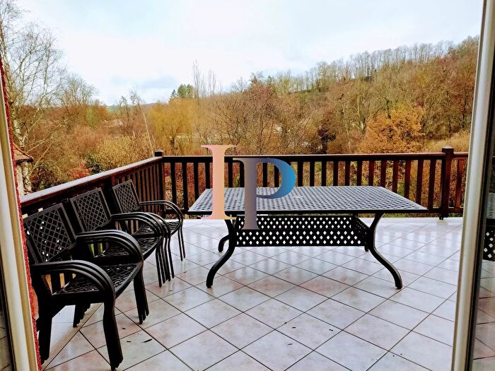 Maison à vendre - Charlieu - 6 pièces - 4 chambres