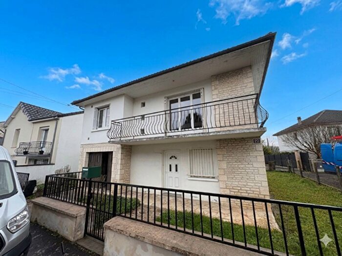 Maison à louer - Brive-la-Gaillarde - 4 pièces - 3 chambres