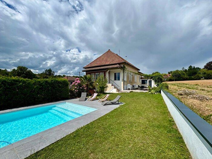 Maison 6 pièces à Villieu-Loyes-Mollon, à louer