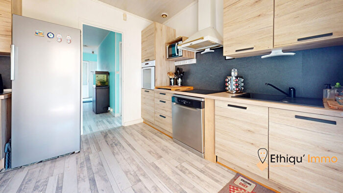 Maison 5 pièces à vendre à Saint-Lyé