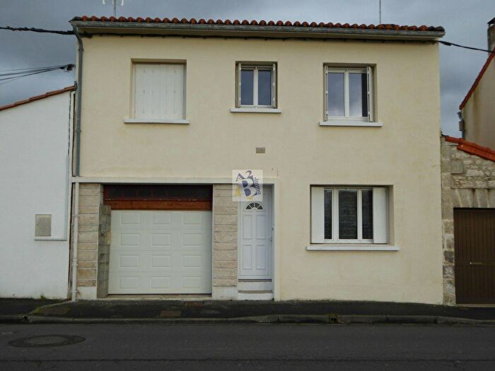 Ouest et Sud, Gond-Pontouvre - Maison 5 pièces à louer