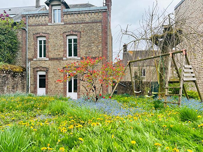 Maison à vendre - La Ferté-Macé - 6 pièces - 4 chambres