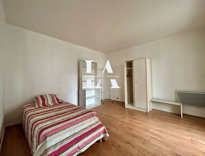 Secrétan, Paris 19ème arrondissement - Appartement 1 pièce à louer