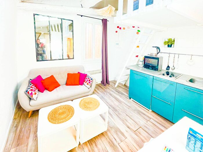 Appartement à louer - Centre Ville, Aix-en-Provence - 1 pièce