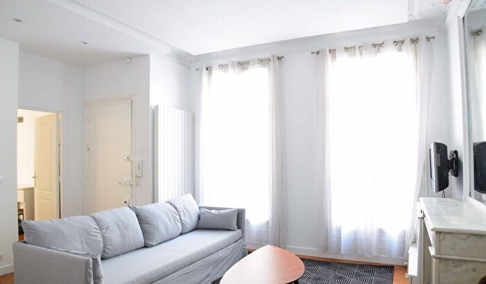 Appartement à louer - Saint Philippe du Roule, Paris ème arrondissement - 2 pièces - 1 chambre