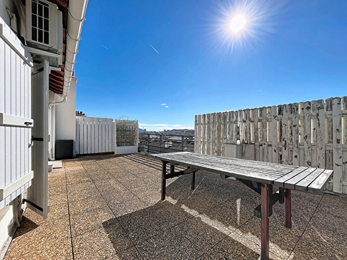 Appartement à vendre - Marseille e , Cinq Avenues - 2 pièces - 1 chambre