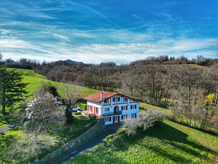 Maison à vendre - Saint-Jean-Pied-de-Port - 10 pièces - 7 chambres