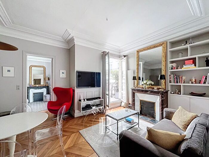 Paris 8ème, Triangle d'Or : Appartement 2 pièces à louer