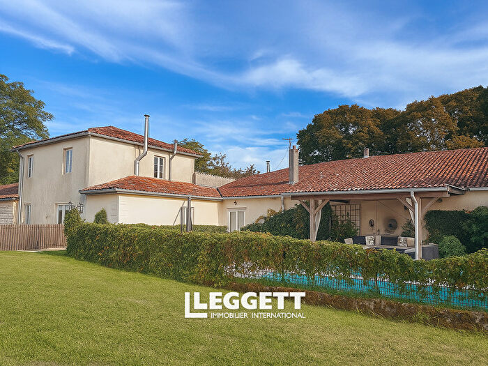 Maison à vendre - Châtignac - 10 pièces - 6 chambres