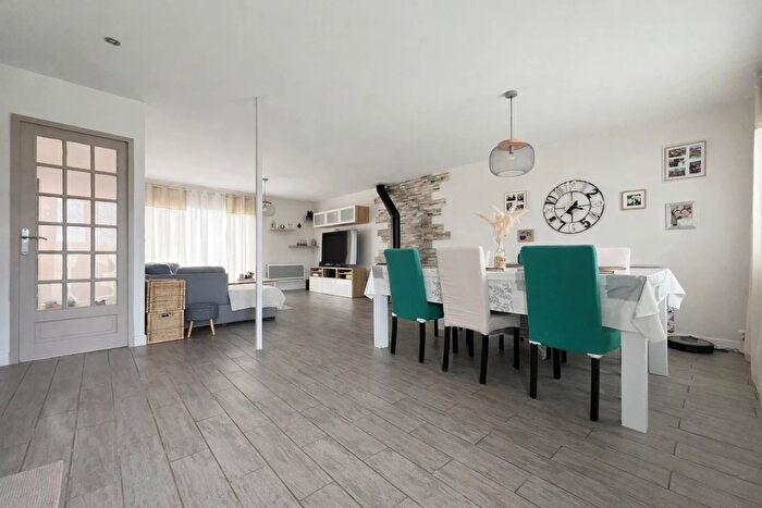 Maison à vendre - Villeneuve-le-Comte - 7 pièces - 6 chambres