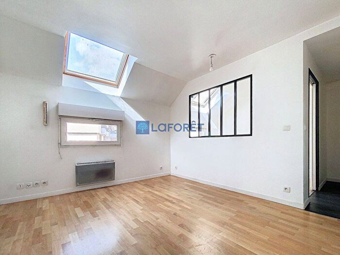 Centre Ville, Brétigny-sur-Orge : Appartement 1 pièce à louer