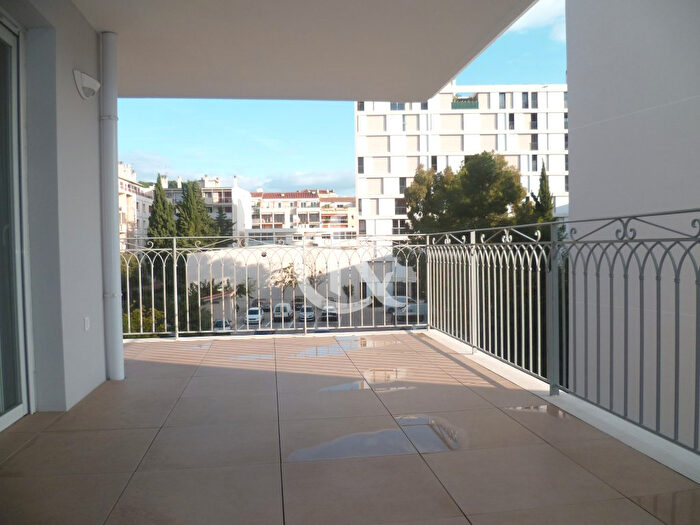Appartement à louer - Hyères, Centre-ville - 2 pièces - 1 chambre