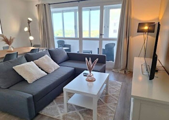 Appartement à louer - Activités, Orléans - 5 pièces - 4 chambres