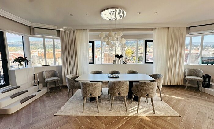 Appartement à vendre - Oyonnax, Centre-ville, Niermes, Geilles, Croix Rousse - 5 pièces - 3 chambres