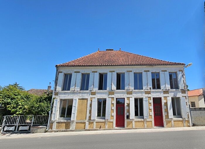 Maison 7 pièces à vendre - Barbezieux-Saint-Hilaire