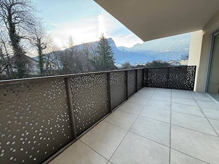 Appartement à louer - Nord, Scionzier - 3 pièces - 2 chambres