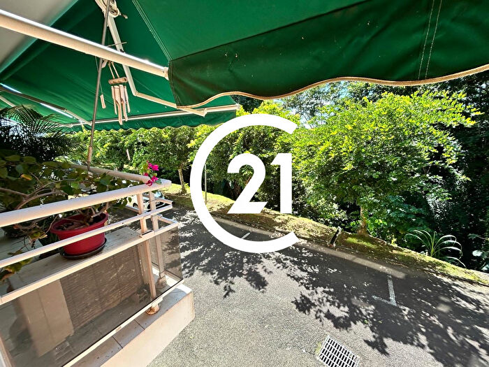 Appartement à vendre - Fort-de-France - 4 pièces - 3 chambres