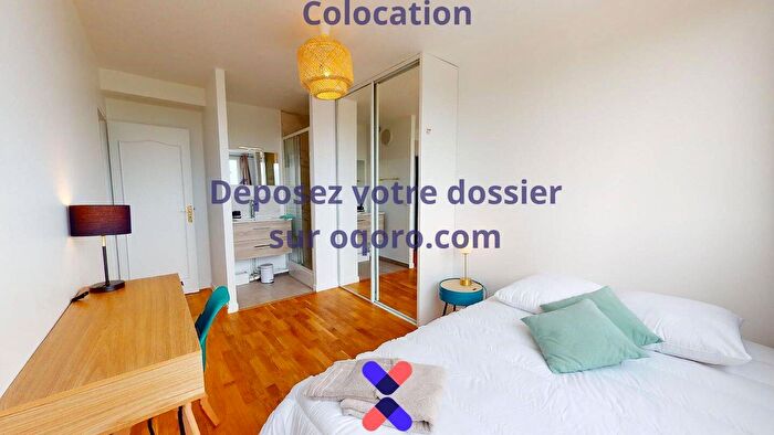 Appartement à louer - Bonnevay, La Soie, Les Brosses, Villeurbanne - 6 pièces - 5 chambres