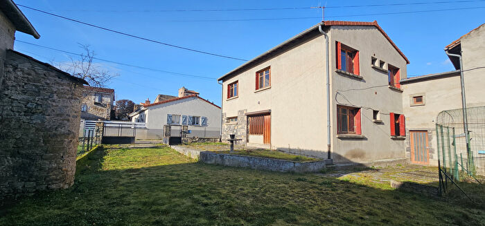 Maison à vendre - Yssac-la-Tourette - 8 pièces - 5 chambres