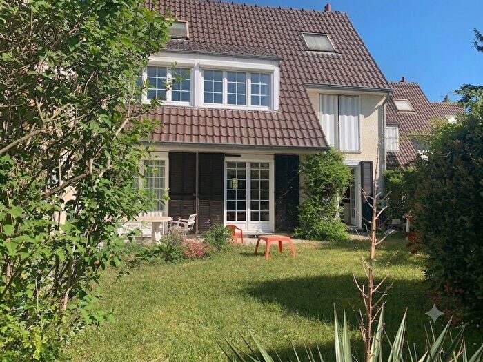 Maison 8 pièces à Breuillet, à vendre