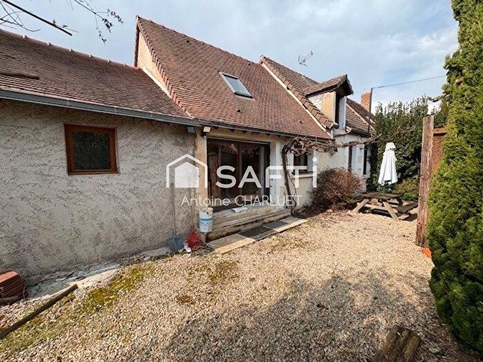 Maison 8 pièces à Saulnay, à vendre