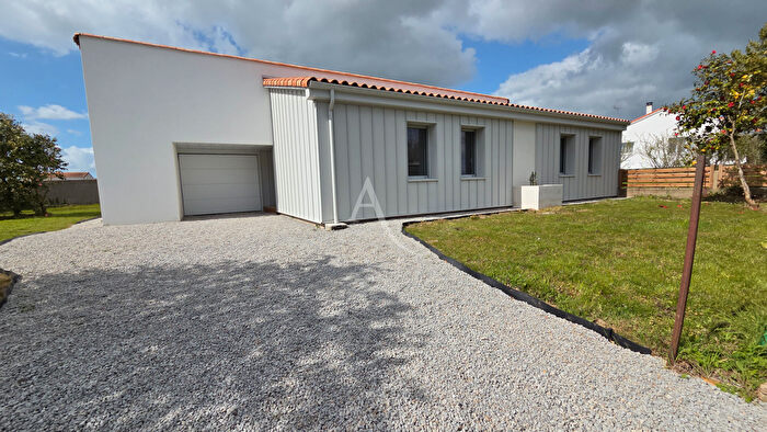 Maison à vendre - Coëx - 5 pièces - 4 chambres