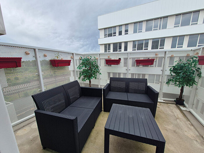 Lens, Est : Appartement 2 pièces à vendre
