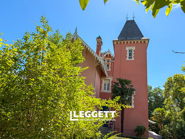 Salies-de-Béarn : Maison 13 pièces à vendre