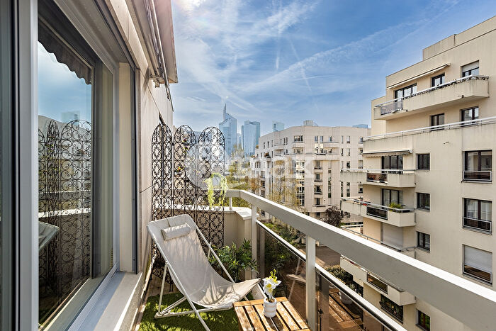 Appartement 4 pièces à vendre à Courbevoie, Hôtel de ville