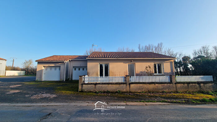 Maison à vendre - Saint-Sauvant - 5 pièces - 3 chambres