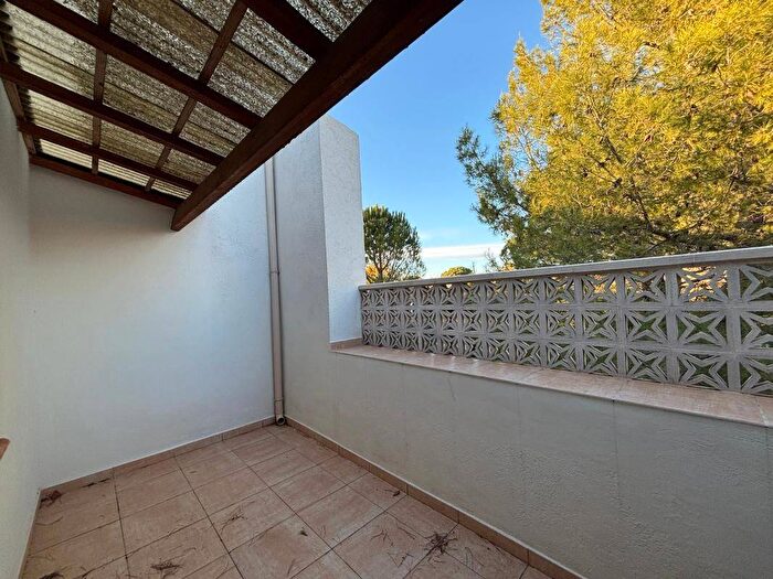 Appartement à louer - Nord, Marguerittes - 3 pièces - 2 chambres