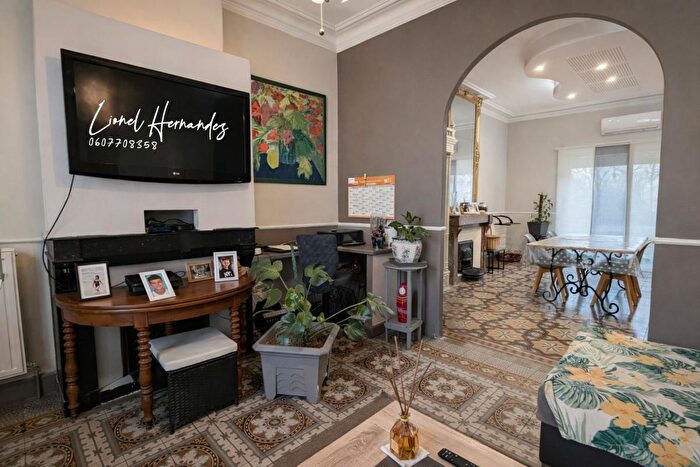 Maison à vendre - Alès, Centre-ville - 7 pièces - 5 chambres