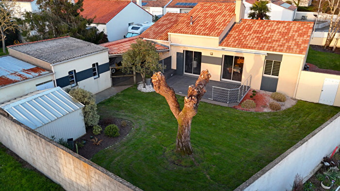 Maison à vendre - Coëx - 4 pièces - 3 chambres