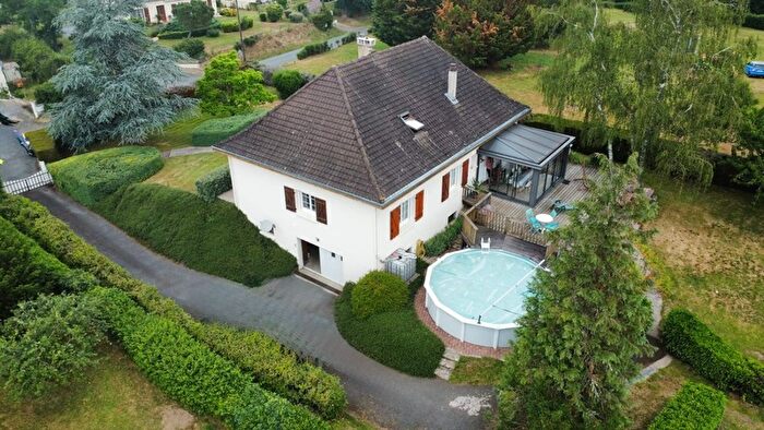 Maison 8 pièces à Chéniers, à vendre