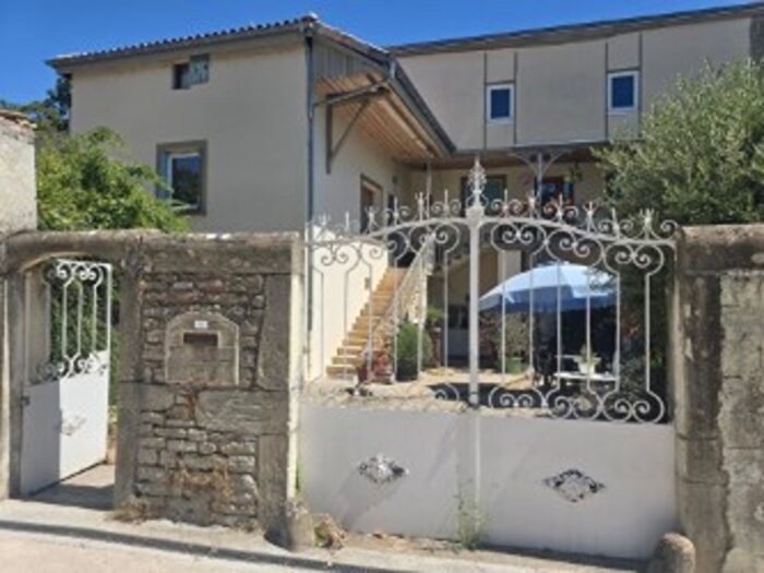 Maison 9 pièces à Davayé, à vendre
