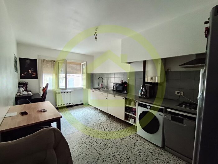 Appartement à vendre - Beaucaire, Centre-ville - 4 pièces - 3 chambres