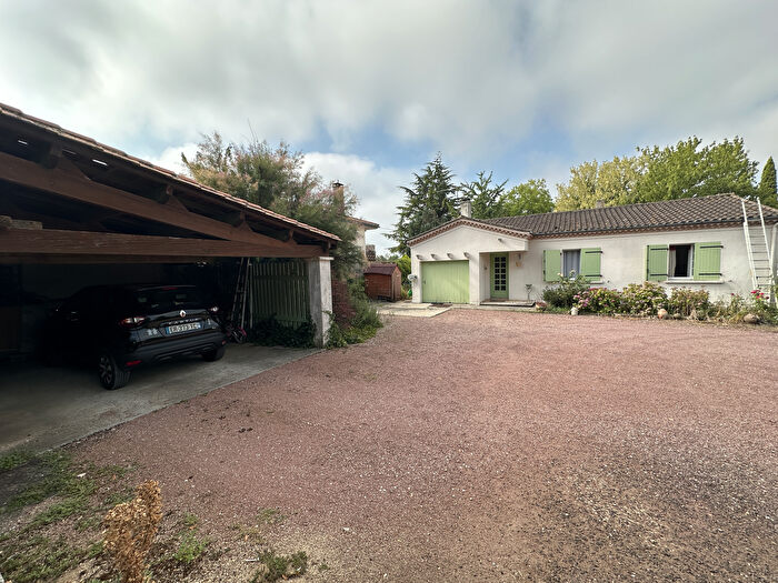 Maison à vendre - Hiersac - 4 pièces - 3 chambres