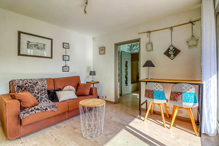 Appartement à louer - Jardins de la Fontaine, Nîmes - 1 pièce