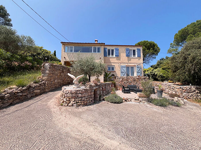 Maison à vendre - Le Val - 5 pièces - 4 chambres