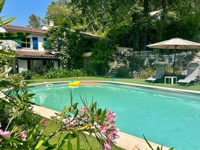 Maison 5 pièces à louer - Sud, Roquefort-les-Pins