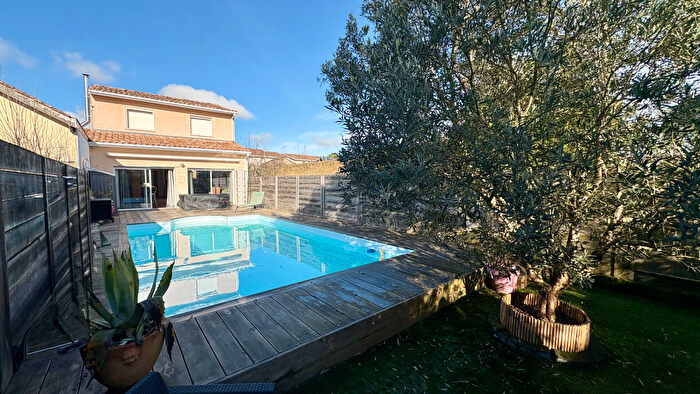 Maison à louer - Castelnau-de-Médoc - 5 pièces - 2 chambres